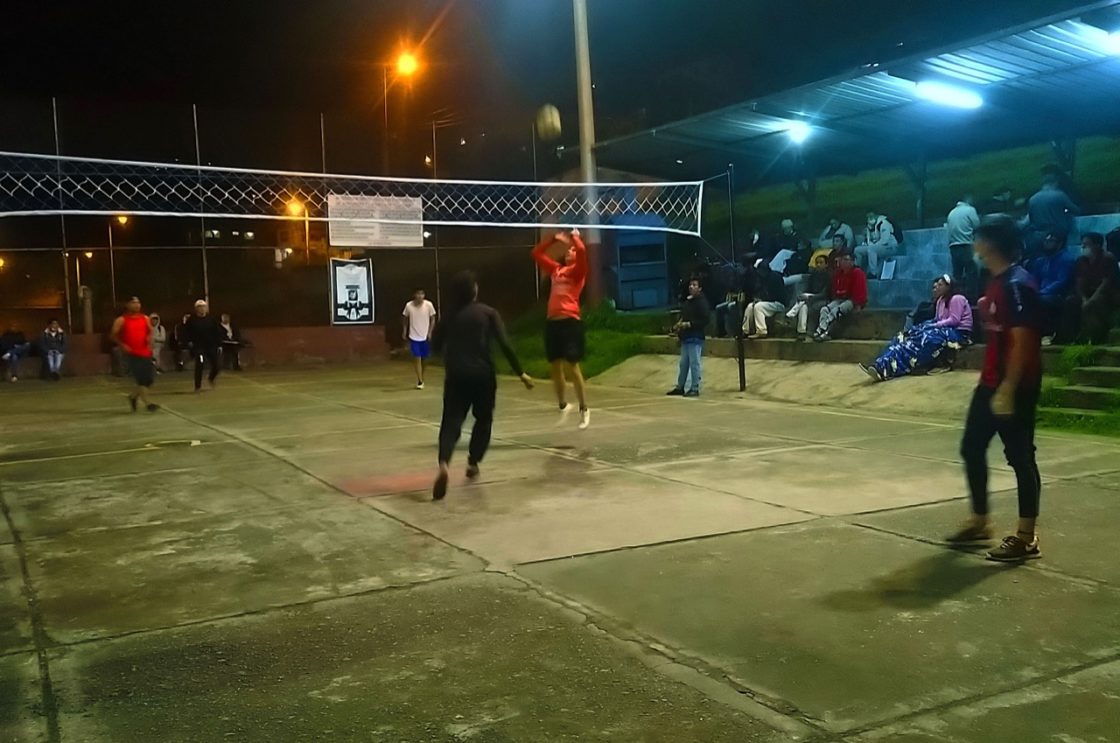 Ecuavoley, una red que une a los ecuatorianos